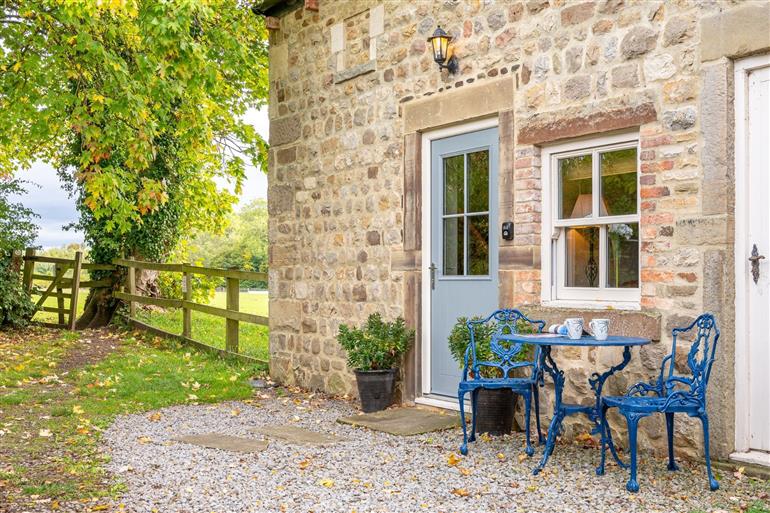 Waterside Cottage in Harrogate, Yorkshire Dales Pet Friendly - cottage ...