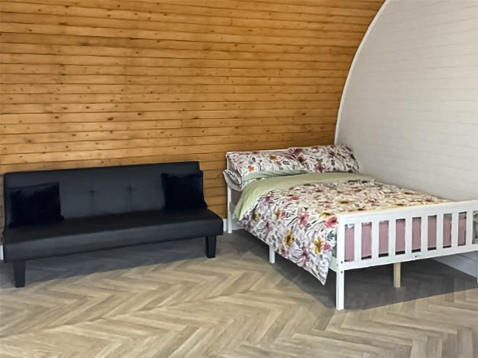 Daisy Glamping Pod (Ref : UK47440) in Hatfield Pet Friendly - cottage weekend and short breaks ...