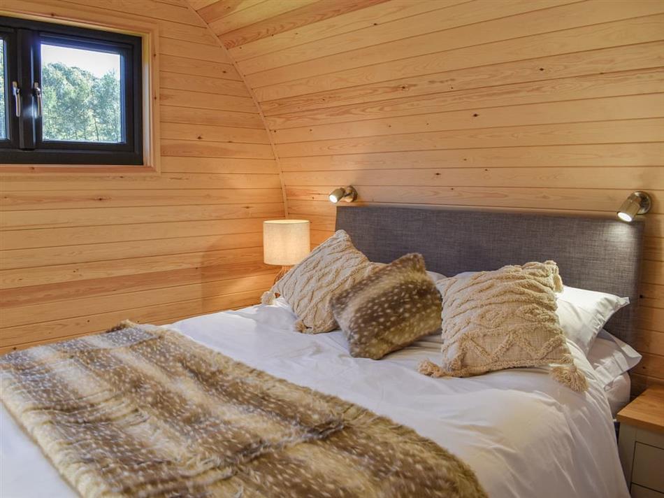 Glampio Tryso Derwen (Ref : UKC5828) in Corwen, near Bala with hot tub ...