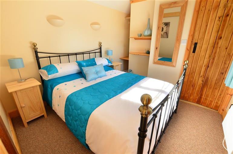 Holly Cottage in Banningham Pet Friendly - cottage holidays Banningham