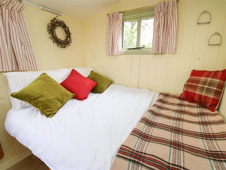 Tilly Gypsy-style Caravan Hut (1114576) Pet Friendly in Llangorse ...