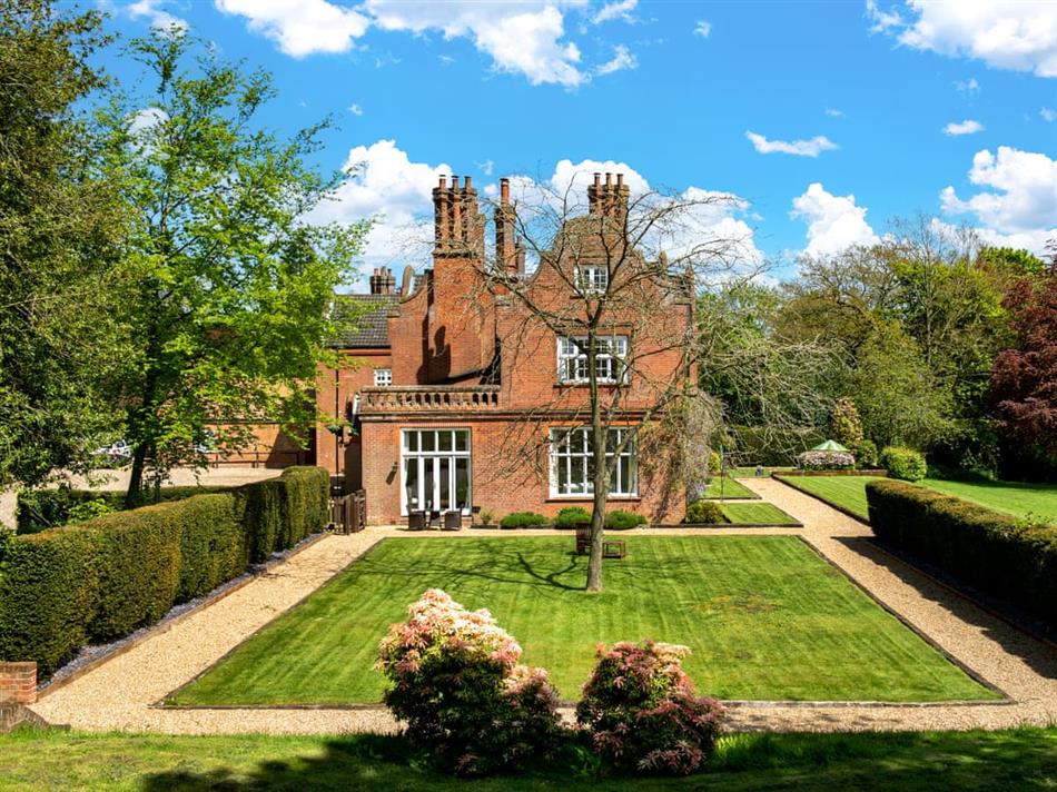 Gresham Hall Estate - Apartment 1 (Ref : UK10638) in Gresham, near ...