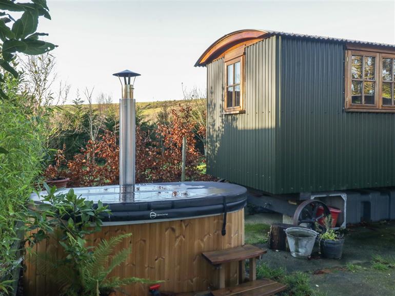 Keets at Middle Acre (1063070) in Ringstead near Weymouth with hot tub ...
