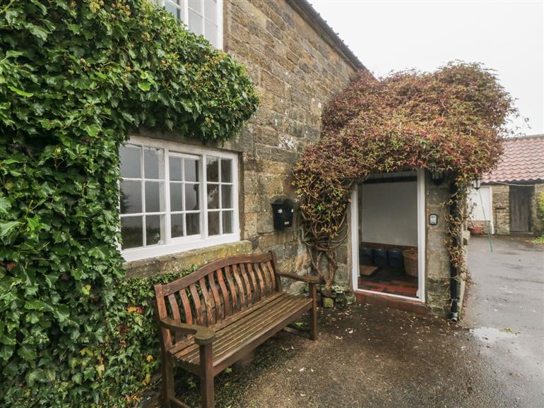 The Farmhouse in Hartoft near Pickering (1123589) Pet Friendly - sleeps ...