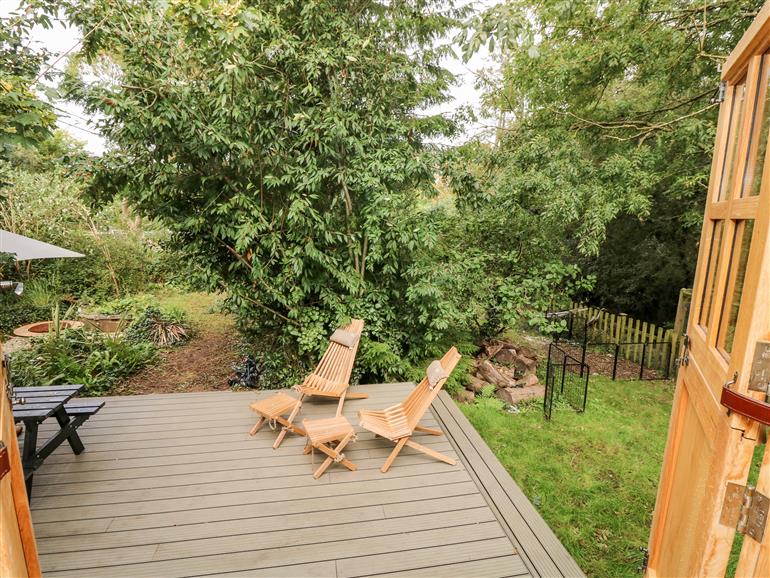 The Happy Hut in Sopley near Christchurch (1141027) - sleeps 2 people
