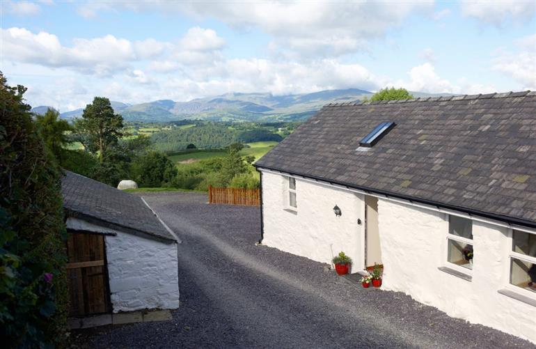 Garreg Wen in Eglwys Bach, Colwyn Bay Pet Friendly - cottage holidays ...
