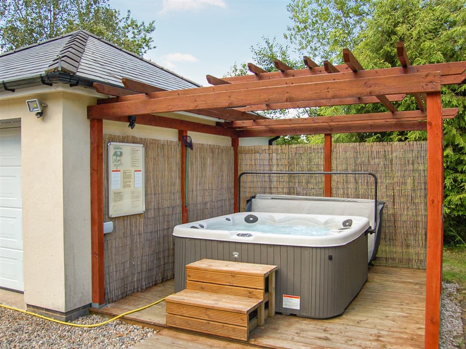 Glan Yr Afon (Ref : UKC6739) in Dolgellau Pet Friendly with hot tub ...