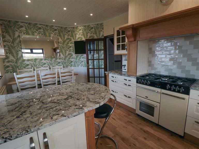 Beachcrest in Whitby (1061836) Pet Friendly with hot tub - sleeps 10 people