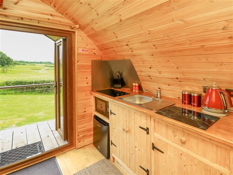 Oak View in Llandovery (1043509) with hot tub - sleeps 2 people