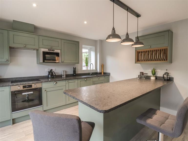 Robin Goch in Llanfwrog near Ruthin (1021993) with hot tub - sleeps 6 ...