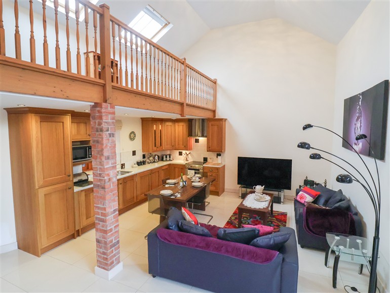 Cob Barn in Aylesbeare near Tipton St John (1167591) with hot tub ...