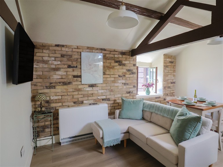 Drake's Hideaway in Lyme Regis (1168929) Pet Friendly - sleeps 4 people