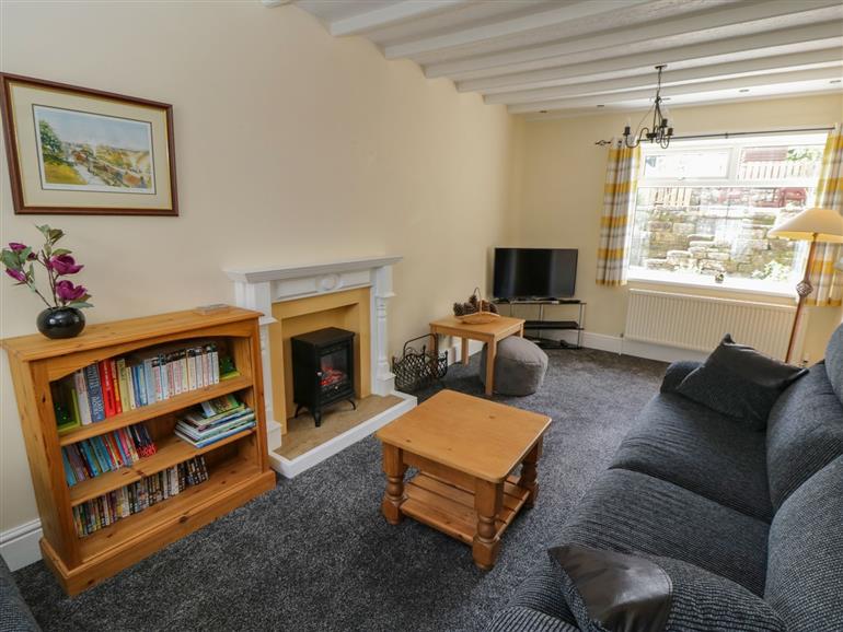 Esklets Cottage (1046071) in Castleton - sleeps 6 people
