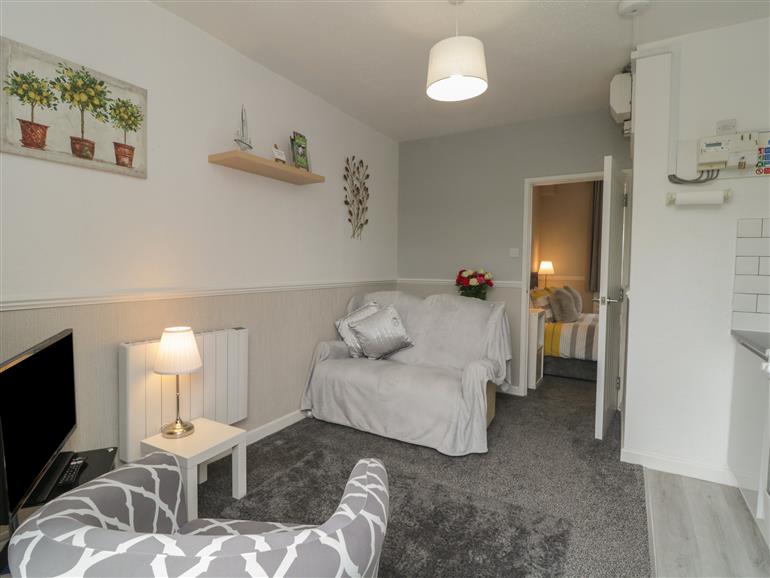 Flat 2, Big Tree Holiday Flats in Paignton (1160553) - sleeps 2 people