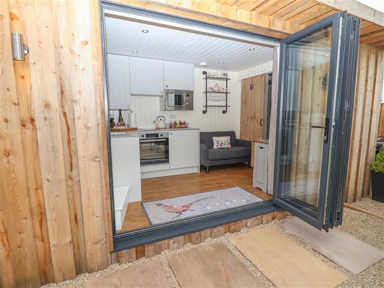 Hillside Hut in Radbourne near Ashbourne (1141318) Pet Friendly with ...
