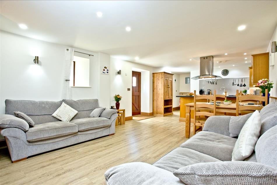 Ash Barn in Swanpool, Cornwall Pet Friendly - cottage holidays Swanpool