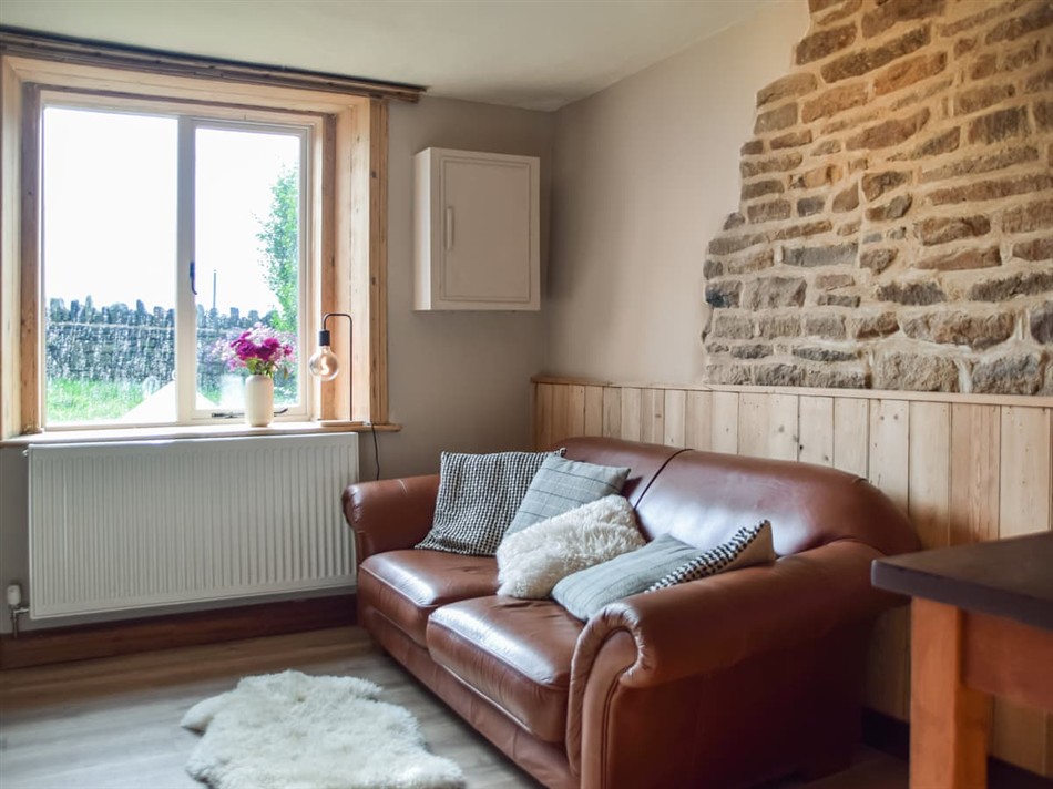Cosy Cottage (Ref : UK50899) in Diggle, Saddleworth Pet Friendly ...