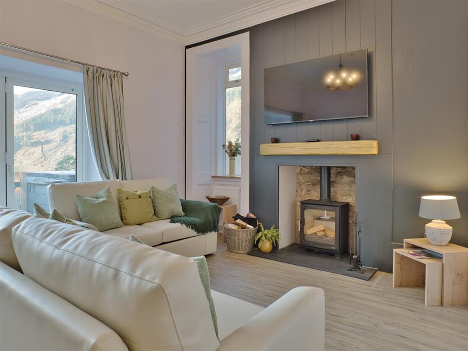 Cur Cottage (Ref : UK7809) in Dunoon Pet Friendly with hot tub ...