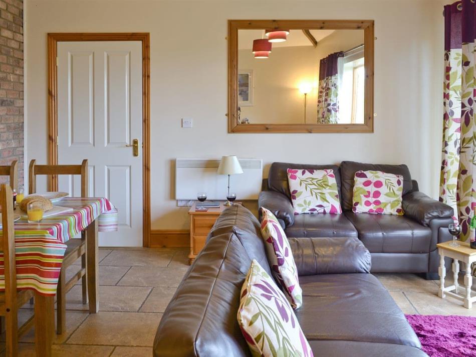 Hampshire Cottage (Ref : 23051) in Muston, Filey - cottage weekend and ...
