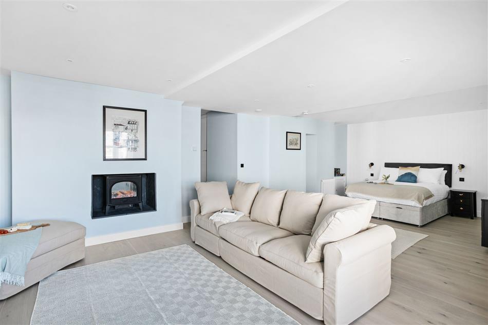 Mayflower, Maritime Suites in Brixham, Devon - cottage holidays Brixham