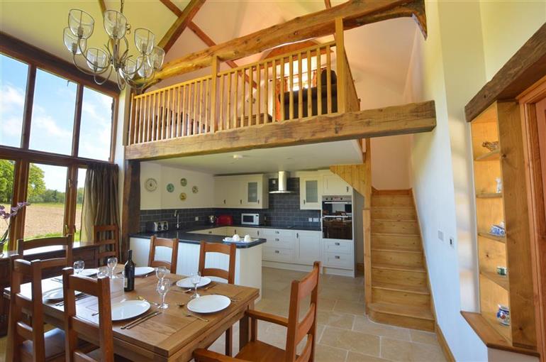 Point Farm Barn in Barton Turf - cottage holidays Barton Turf