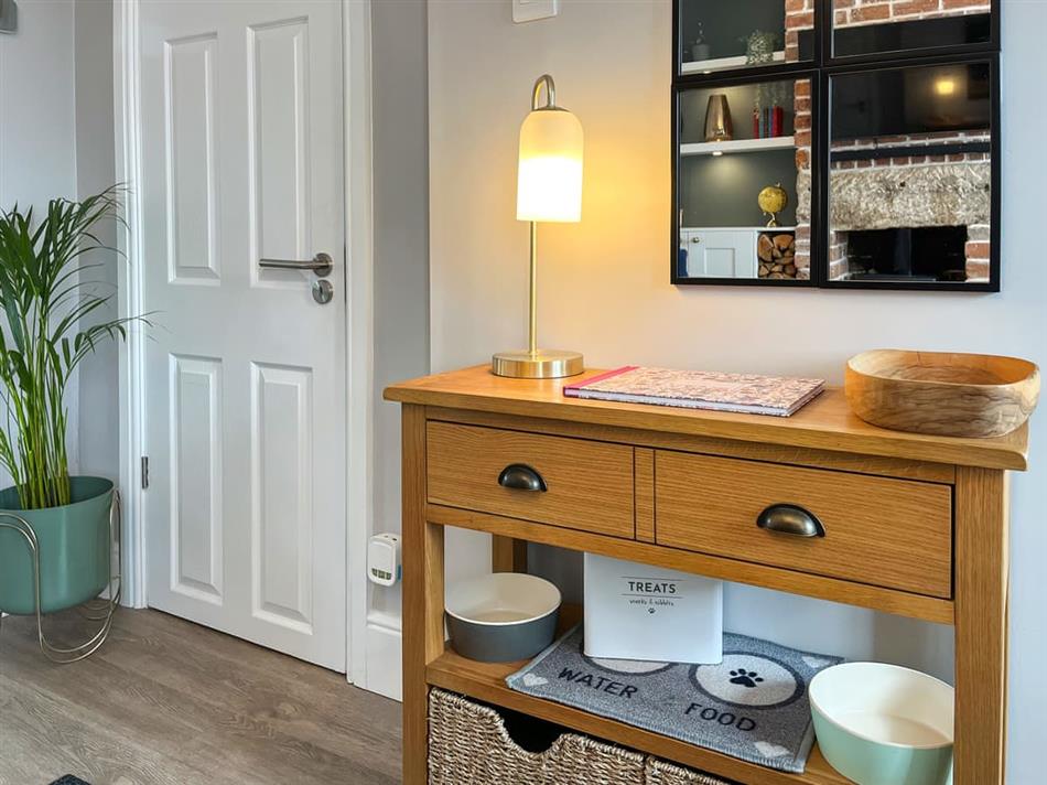 Red Robin Cottage (Ref : UK44885) in New Tupton, near Chesterfield Pet ...