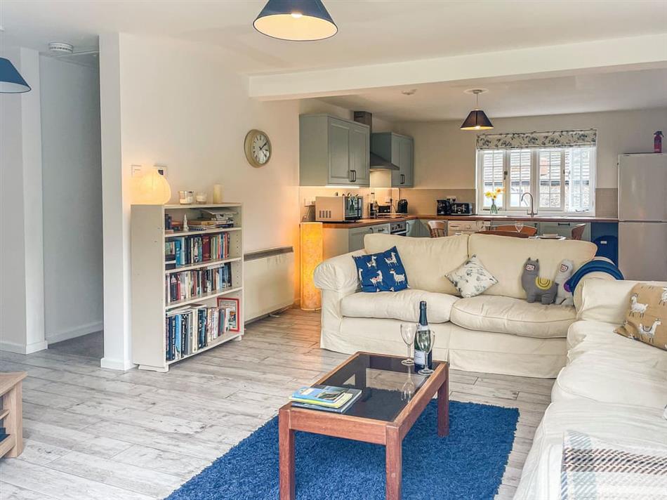 The Lodge (Ref : UK38595) in Cheselbourne, near Dorchester with hot tub ...