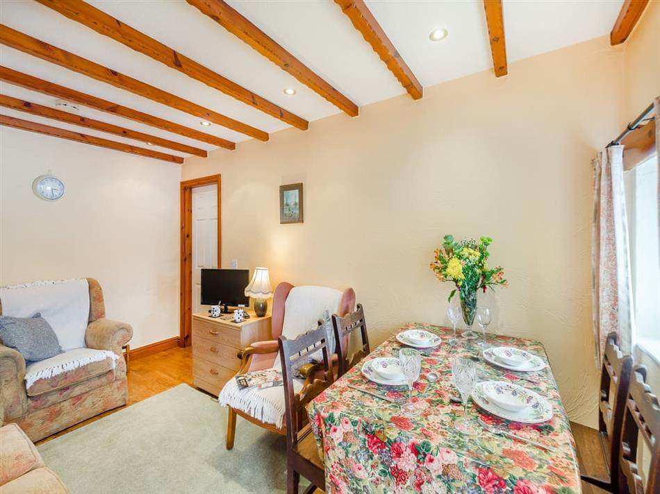 Ty Canol (Ref : W1010) in Rhiw, nr. Aberdaron Pet Friendly - cottage ...