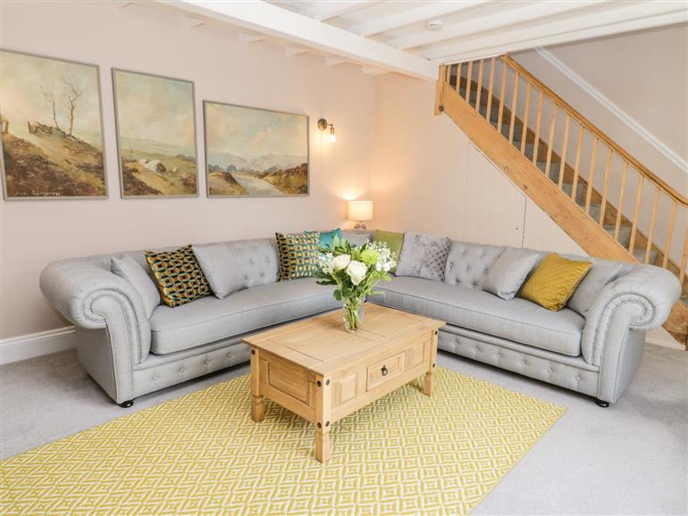 Laurel House (1055175) Pet Friendly in Whitby - sleeps 8 people