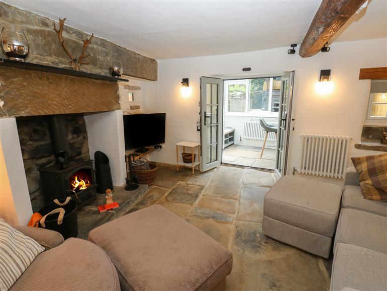 Lydgate Cottage (1066992) Pet Friendly in Eyam with hot tub - sleeps 3 ...