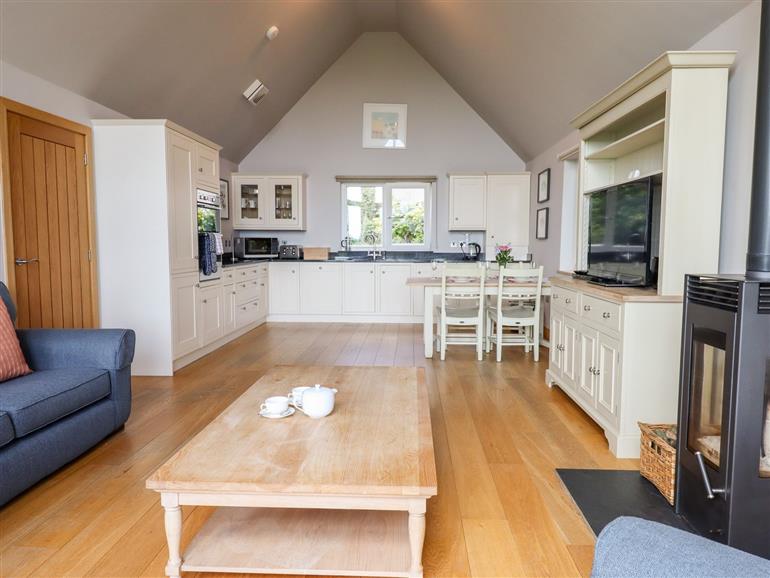 Swandown, 12 Kittwhistle (1112212) in Cricket St Thomas near Chard with ...