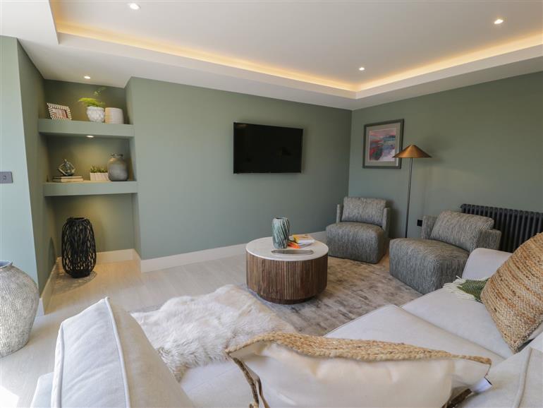 The Farmhouse in Llanfechell (1127832) with hot tub - sleeps 6 people
