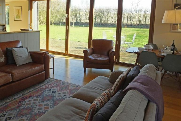 The Folly Barn in Debenham Pet Friendly - cottage holidays Debenham