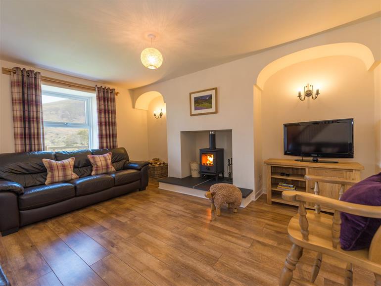 Ty Coch (1101241) in Betws Garmon near Caernarfon - sleeps 8 people