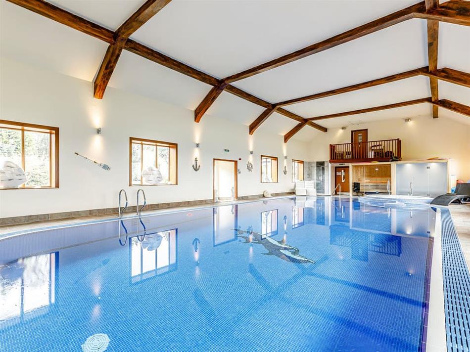 White Chimnies - Lake Cottage (Ref : UK33429) in Leek with hot tub ...