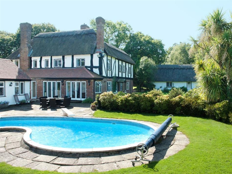 Silverland (Ref : DDDU) in Hordle, nr. Lymington Pet Friendly - cottage ...