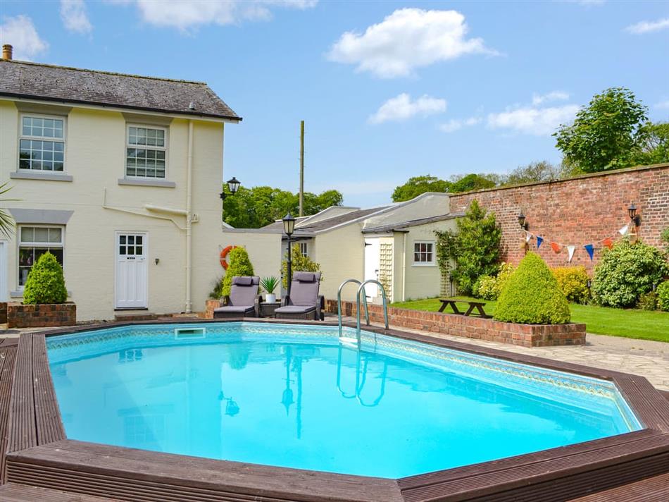 Wold Retreat (Ref : UKC6773) in Nafferton with hot tub - cottage ...