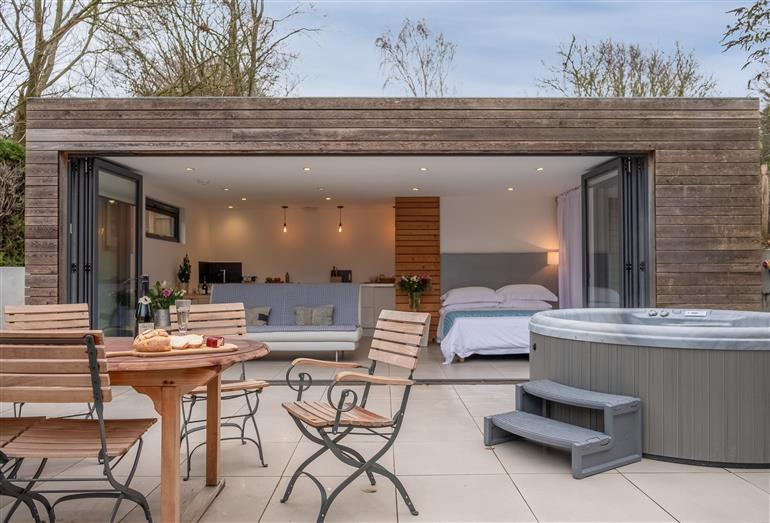 1 Church Cottages and Garden Room in Westmeston, Sussex with hot tub ...