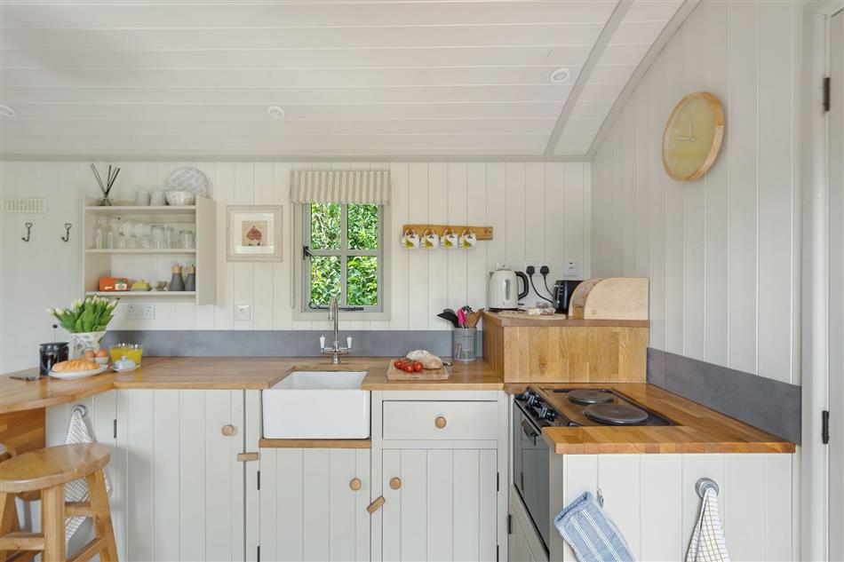 Apple Blossom, Devon Heaven Hideaways in Kenn, Devon Pet Friendly with ...